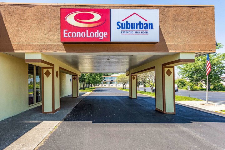 Econo Lodge on 10455 Bennett Rd. Route 60 in Fredonia NY